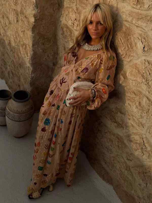 ・項目名: 柄・値: 花柄・項目名: デザイン・値: フラワープリント・項目名: スタイル・値: プルオーバー・項目名: スカート丈・値: ロング・項目名: ネックライン・値: ハイネック・項目名: 袖・値: 姫袖・項目名: 袖丈・値: 長...