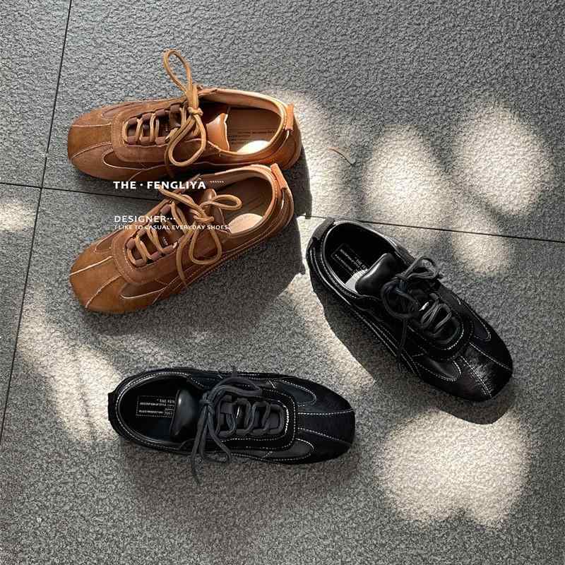 ・スタイル: 韓国版・流行要素: 拼色、皮革拼接・靴のつま先の形状: ラウンドトゥ・アッパー素材: 牛革・皮革の特徴: スエード・対象: 女性・ヒールの高さ: ローヒール(1-3cm)・パターン: 拼色・シーズン: 冬、秋・カラー: ブラッ...