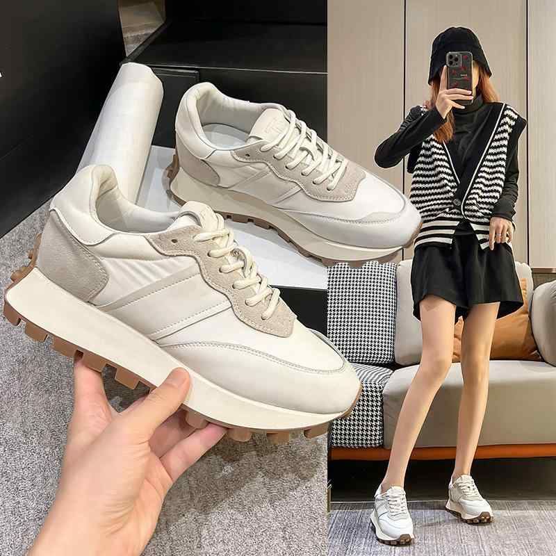 ・スタイル: 韓国版・流行の要素: 浅口、クロスストラップ・つま先の形状: ラウンドトゥ・アッパー素材: スエード・皮革の特徴: ベロア・性別: 中性/男女兼用・ヒールの高さ: ミドルヒール（3-5cm）・柄: 拼色・シーズン: 夏、冬、春...