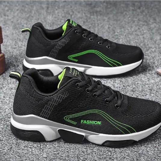 ・カテゴリ: スニーカー ・対象年齢: 成人 ・スタイル: その他 ・機能: その他 ・柄: 無地 ・靴の素材: フライニット ・靴底の素材: ゴム ・用途: スポーツ全般 ・履き方: スリッポン ・ヒールの形状: フラット ・インナー素材...