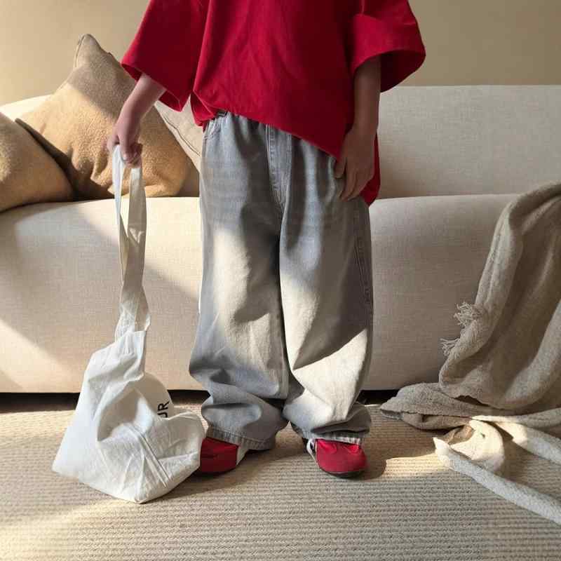 ・スタイル: 韓国版・素材: デニム・パンツ丈: 長ズボン・対象: 男女兼用・対象年齢: 中小（3～8歳、100～140cm）・シーズン: 春秋、夏・種類: ジーンズ・仕様: 前開き・柄: 無地・ウエスト: ミドルウエスト・前立て: ゴム・...