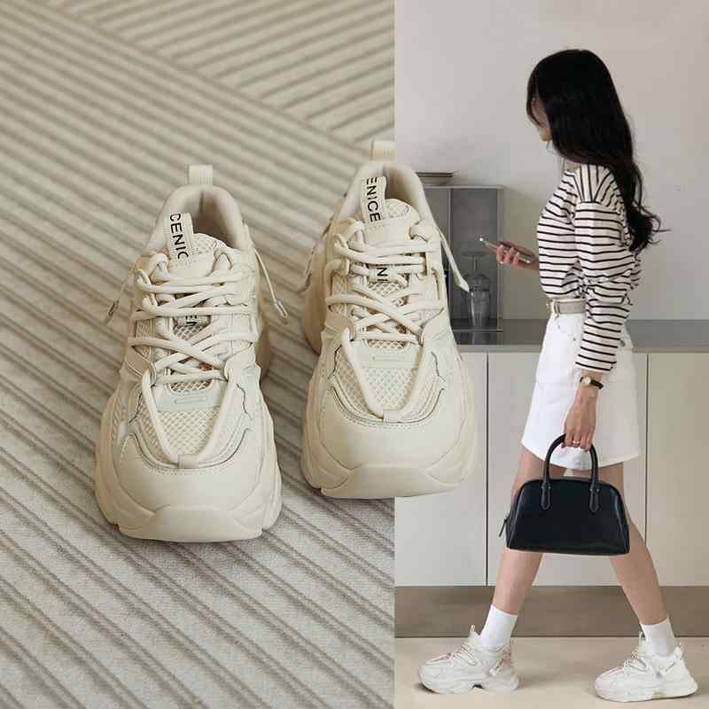 ・カテゴリ: スニーカー・スタイル: スポーツ・対象: 女性・靴の素材: 本革、プラスチック・流行の要素: 浅履き・つま先の形状: ラウンドトゥ・ヒールの高さ: ミドルヒール（3-5cm）・カラー: ブラック、オフホワイト・サイズ: 35,...