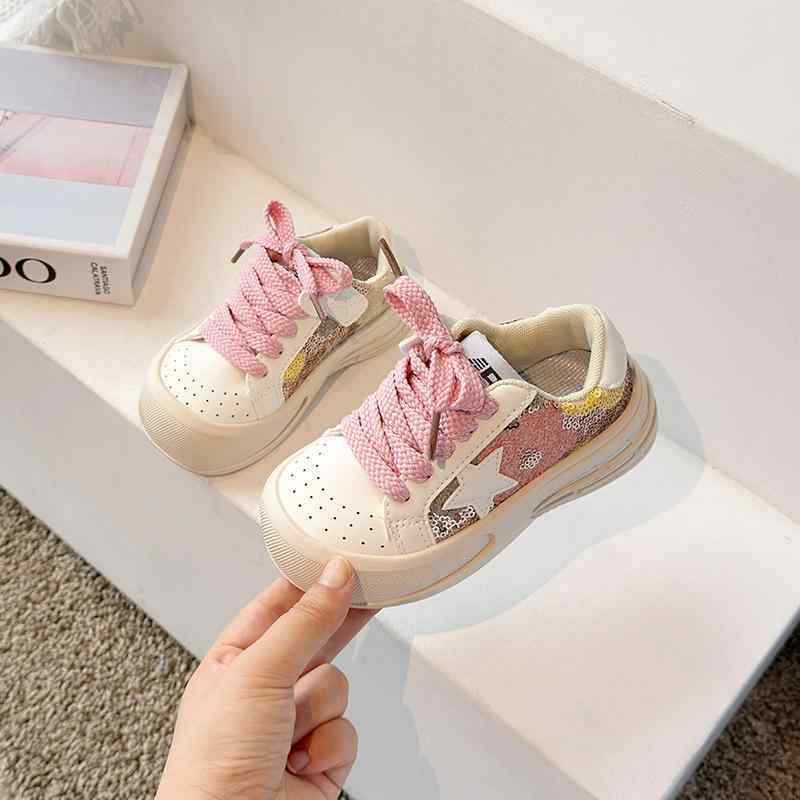 ・カラー: ピンク・サイズ: 26, 27, 28, 29, 30, 31, 32, 33, 34, 35, 36・対象年齢: 中童(7～12歳), 小童(4～6歳)・靴の素材: 人工皮革・機能: 軽量, 防滑, 耐摩耗性・柄: 無地・靴底...