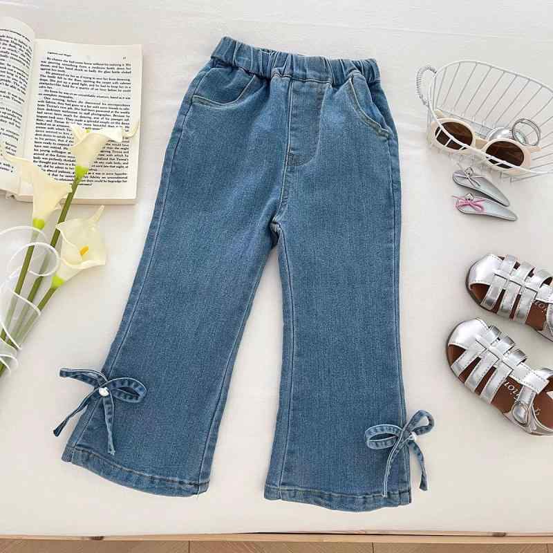・スタイル: 韓国風・素材: デニム・パンツ丈: 長ズボン・対象: 女の子・対象年齢: 3～8歳 (100～140cm)・シーズン: 春、秋・デザイン: フレア・柄: 無地・実写画像: モデルなし・要素: 蝶結び・安全レベル: B・ウエスト...