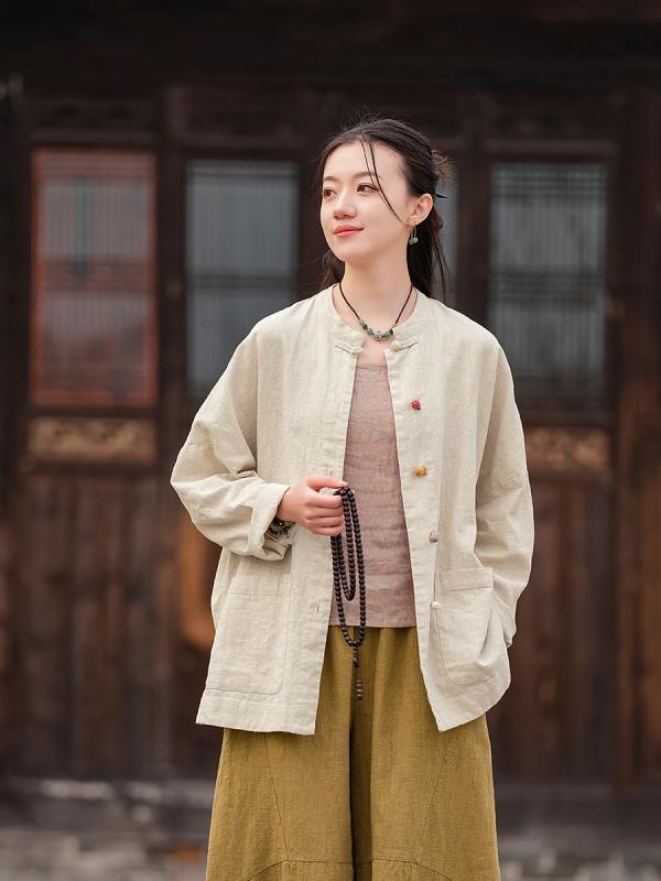 ・カテゴリ: シャツ・スタイル: 基本款・主な素材: 苎麻70-80%、綿30%以下・柄: 単色・袖丈: 長袖・加工: 砂洗・フィット: ゆったり・丈: 普通(50-65cm)・ネックライン: スタンドカラー・袖型: 標準・流行要素: ツー...