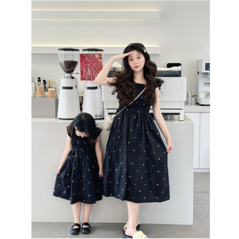 ・カテゴリ: ワンピース・対象: 親子 (母娘)・スタイル: 韓国風・素材: 綿100%・生地: 薄手・柄: その他・要素: 蝶結び・対象年齢: 中小キッズ (3～8歳, 100～140cm)・カラー: ハート柄ワンピース・サイズ展開: 9...