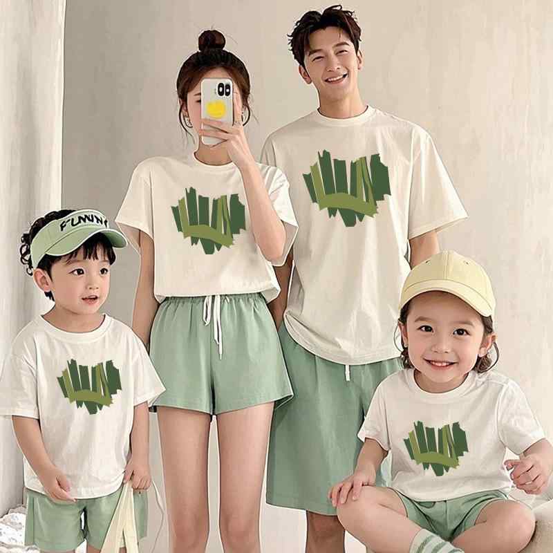 ・対象: 男女兼用・親子の服装の種類: Tシャツ・スタイル: シンプル・生地の加工: 剪毛、柔らかい加工、酵素洗い・柄: 抽象、プリント・厚さ: 普通・要素: かわいい、プリント、親子、ストリートファッション、キャンディカラー・メイン生地の...