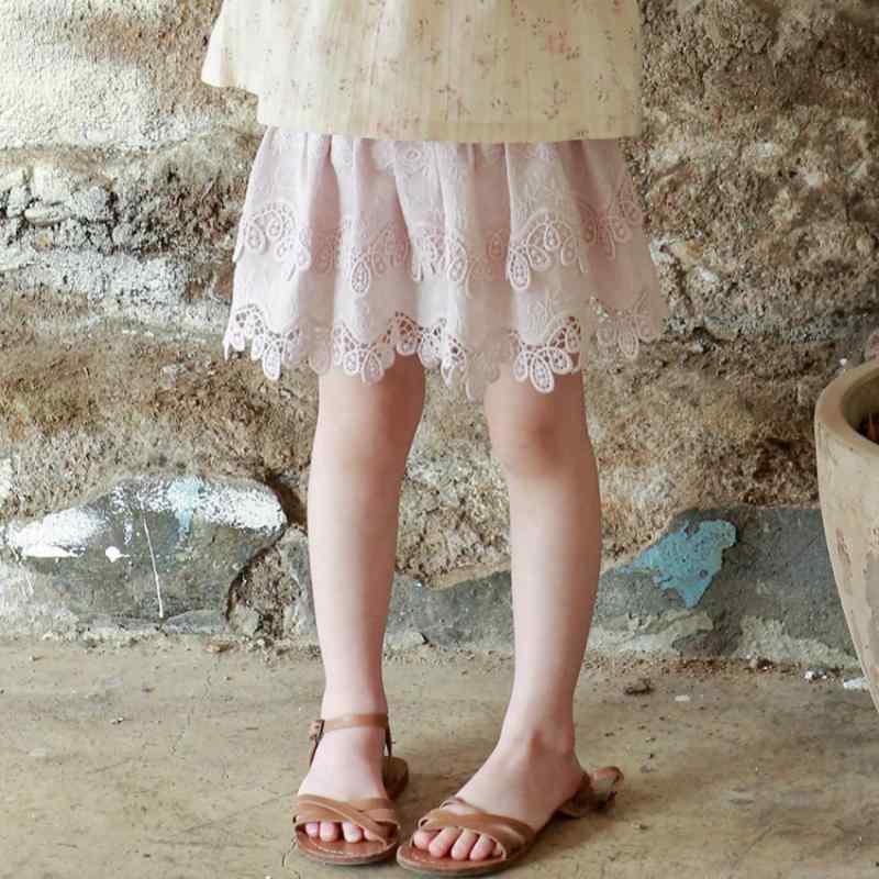 ・スタイル: 百搭・素材: 綿・主素材: 綿90%・対象: 女児・対象年齢: 中小童(3~8歳, 100~140cm)・シーズン: 夏・種類: 裙裤・股部分: 閉・生地加工: 柔らか・柄: 無地・実物写真: モデル着用写真・要素: レース、...