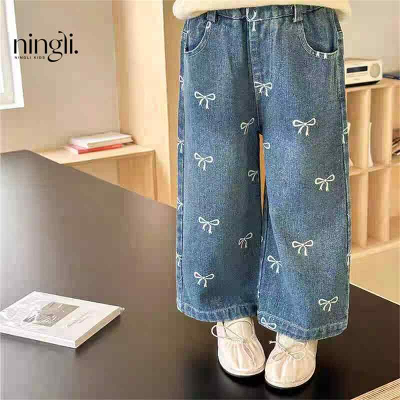 ・スタイル: カジュアル・生地の名称: デニム・素材: 綿90%・対象: 女児・パンツ丈: ロング・種類: ジーンズ・股部分: 閉・生地の加工: 柔らか・柄: なし・画像: 実写（モデルなし）・要素: 蝶結び・ステッチ間隔: 12～14針/...