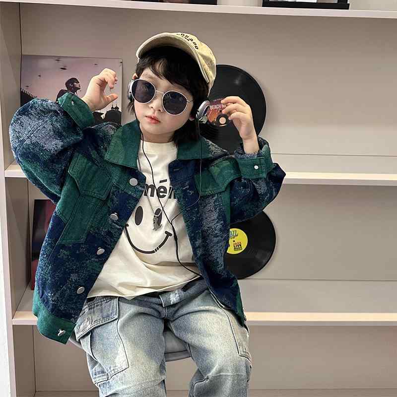 ・性別: 男の子・対象年齢: 乳幼児(1〜3歳, 80〜100cm)・ネックライン: 襟付き・スタイル: 韓国・柄: 抽象・厚さ: 普通・袖丈: 長袖・素材: 綿・生地: 綿・素材構成: 綿92%・フロント: シングルブレスト・着丈: ショ...