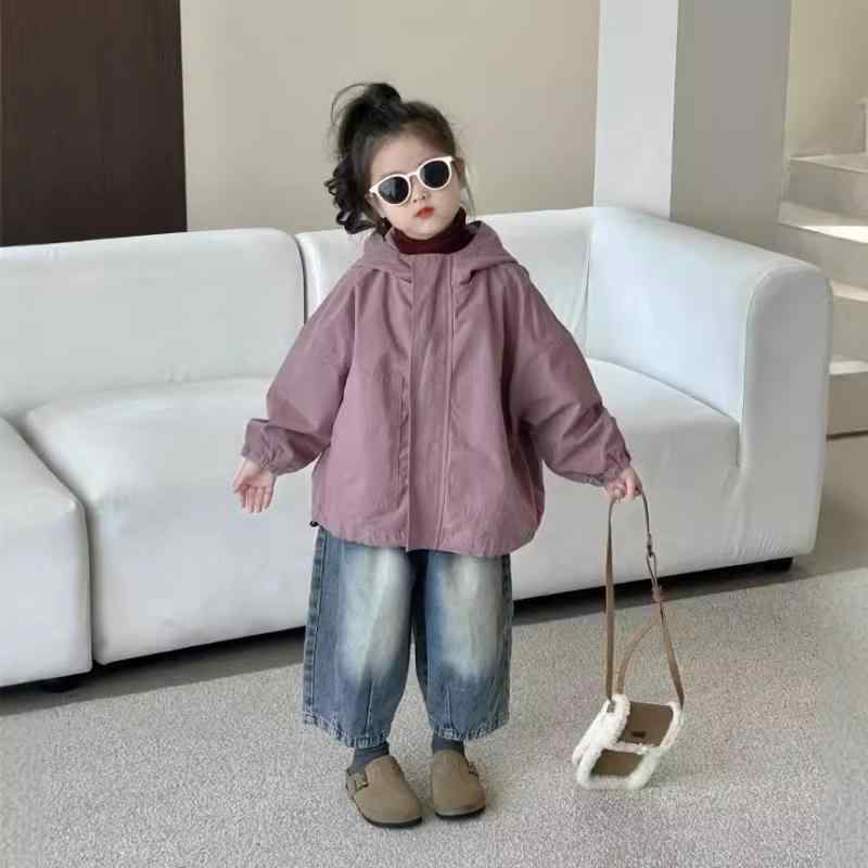 ・性別: 女児・対象年齢: 3～8歳 (100～140cm)・ネックライン: スタンドカラー・スタイル: 韓国風・柄: 無地・厚さ: 普通・フード: あり・袖丈: 長袖・実写画像: モデルあり・安全レベル: A・生地: 綿・裏地: 綿・留め...