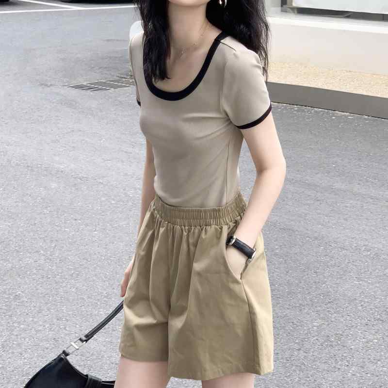 ・カテゴリ: Tシャツ・スタイル: 簡約風・主な素材: 純色・袖丈: 短袖・版型: 修身型・衣長: 短款・流行要素: 彼得潘領・カラー展開: 燕麥色、奶油白・サイズ展開: S、M、L