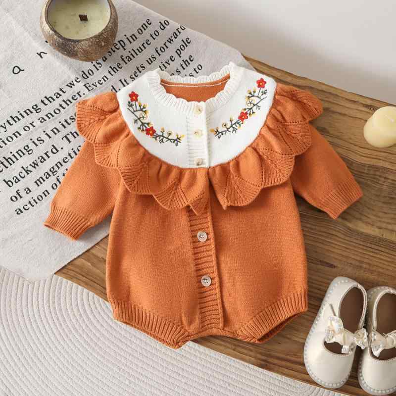 ・カテゴリ: ベビー服、ロンパース・対象年齢: 乳幼児(1～3歳, 80～100cm)・対象: 女児・袖丈: 長袖・フード: フードなし・生地: ニット・厚さ: 普通・主な素材: ビスコース 51%・留め具の種類: シングルブレスト・スタイ...