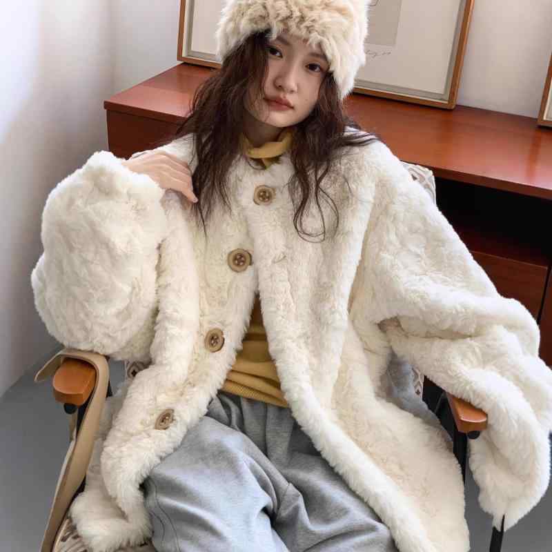 ・着丈: 普通丈(50cm超～65cm以下)・カラー: オフホワイト（裏地付き）, オフホワイト（通常）・サイズ: S (37.5-50kg), M (50-55kg), L (55-62.5kg)・スタイル: 大人可愛い・袖丈: ノースリ...