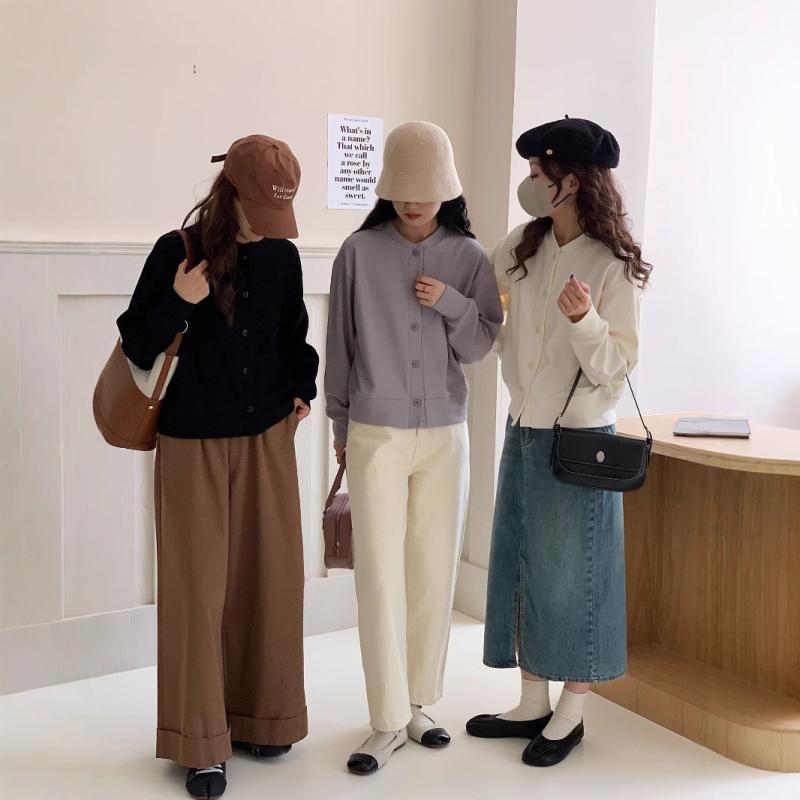 ・柄: 無地・スタイル: カジュアル・フィット: ゆったり・着丈: ミドル丈（50cm〜65cm）・袖丈: 長袖・ネックライン: ラウンドネック・素材: ビスコース繊維・主な素材: ビスコース繊維50〜70%・カラー: 濃石黒、乳酪白、月霧...