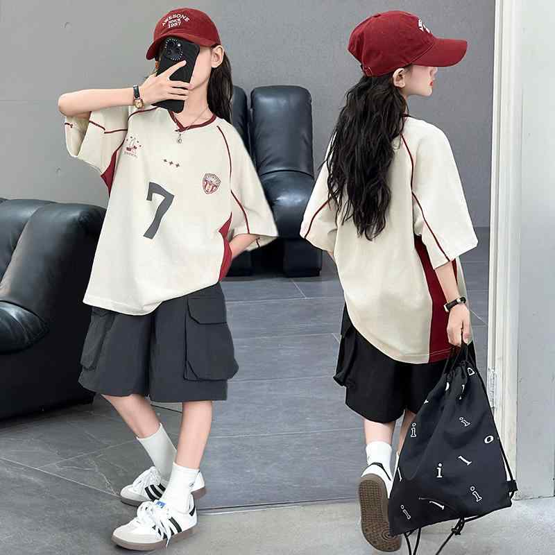 ・対象: 男女兼用・スタイル: 韓国風・セット内容: トップス、パンツ・対象年齢: 3～8歳・袖丈: 半袖・厚さ: 薄手・柄: ストライプ・特徴: スポーツ、セットアップ、キュート、配色、親子・生地: 綿混紡・主素材: ポリエステル75%・...