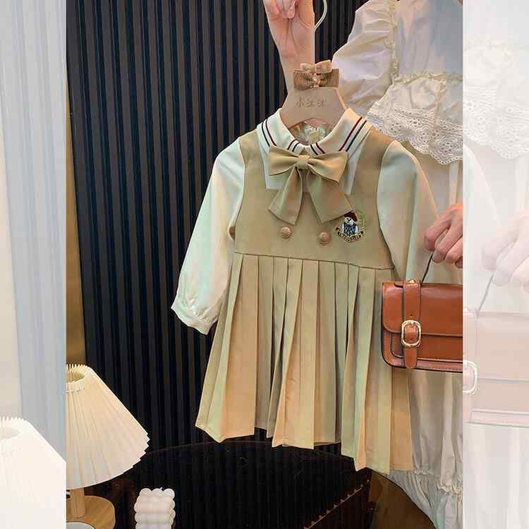 ・カテゴリ: ワンピース・スタイル: スクール・主な素材: PVC・素材: ポリエステル、その他・対象年齢: 中小キッズ(3~8歳、100~140cm)・柄: 無地・生地加工: プリーツ・シーズン: 春・実物写真: モデル着用写真・デザイン...