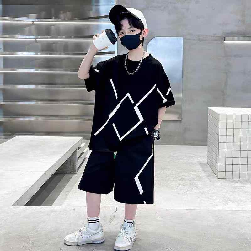 カテゴリ: 子供用セットアップ 対象: 男の子 スタイル: 韓国風 セット内容: トップス、ボトムス 対象年齢: 8歳以上(身長140cm以上) シーズン: 夏 袖丈: 半袖 パンツ丈: ハーフパンツ 生地加工: 柔らかい 厚さ: 薄手 柄...