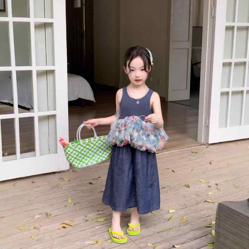 ・カテゴリ: キッズセットアップ・スタイル: 韓国風・セット内容: トップス、パンツ・対象: 女児・対象年齢: 3～8歳、100～140cm・袖丈: ノースリーブ・パンツ丈: 9分丈・生地加工: 柔らか・厚さ: 薄手・柄: 無地・素材: 綿...