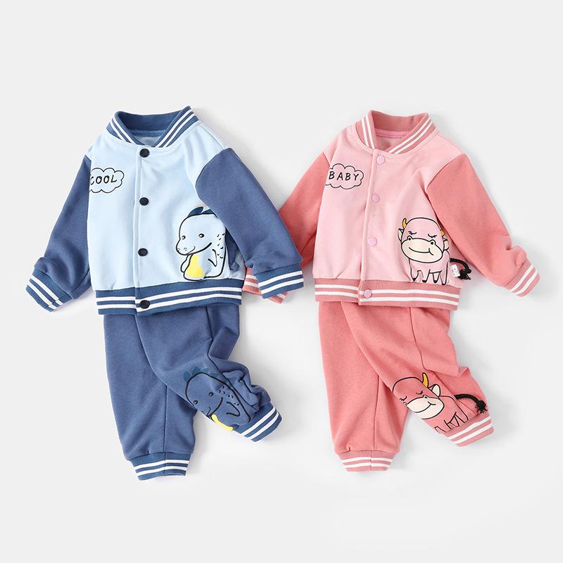 ・スタイル: カジュアル・セット内容: パンツ・対象年齢: 1～3歳・対象身長: 80～100cm・袖丈: 長袖・フード: なし・柄: キャラクター・素材: 綿・主な素材: 綿95%・安全等級: A・留め具: シングルブレスト・カラー: ピ...