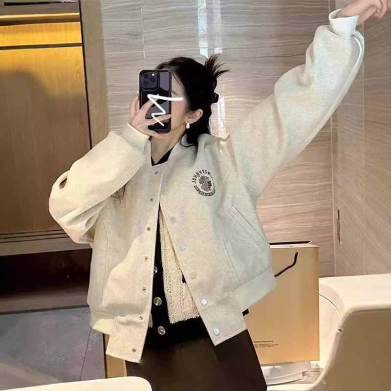 ・素材: ポリエステル、スパンデックス・柄: 無地・シルエット: ゆったり・組み合わせ: シングル・厚さ: 中・着丈: ミドル(50cm超 65cm以下)・袖丈: 長袖・袖タイプ: レギュラー・ネックライン: ポロネック・ディテール: 刺繍...