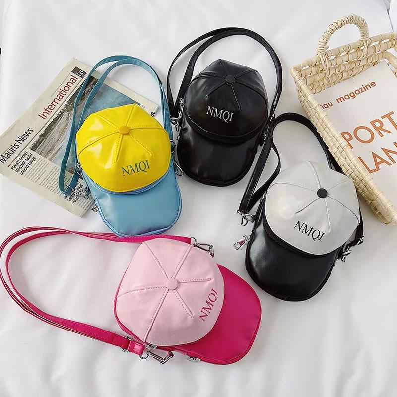 ・対象: 子供・素材: PUレザー、ポリエステル・バッグサイズ: 中・バッグ内部構造: 携帯電話ポケット、IDカードポケット、札入れ、小銭入れ、キーホルダー、切手入れ、カメラポケット・開閉方法: ファスナー・機能性: 通気性、防水性、耐摩耗...