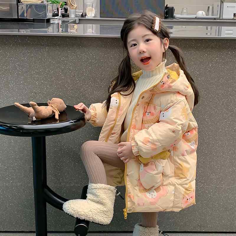 ・性別: 女児・対象年齢: 3～8歳 (100～140cm)・素材: ポリエステル・スタイル: 韓国風・柄: キャラクター・充填物: ホワイトダックダウン・ダウン含有量: 86～90%・生地加工: 柔らか加工・フード: 有り・種類: ダウン...