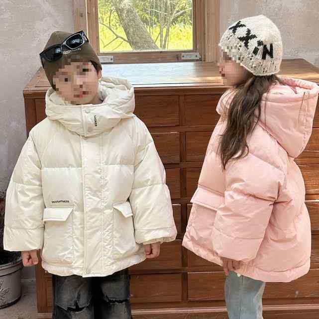 性別: 男の子 スタイル: 韓国風 柄: 無地 素材（表地）: その他 素材（裏地）: 綿 中綿: ホワイトダックダウン95%以上 厚さ: 厚手 安全レベル: A 対象年齢: 新生児(0~1歳、80cm以下) 種類: 子供用ダウンジャケット...