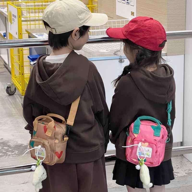 ・性別: 男女兼用・対象年齢: 幼稚園児・素材: 帆布・機能: 超軽量、容量拡張・裏地: ポリエステル・柄: 幾何学模様・デザイン: ハート、配色・形状: スクエア・カラー: ブラウン、パープル、ベージュ、ブルー、ブラック、ピンク・スタイル...