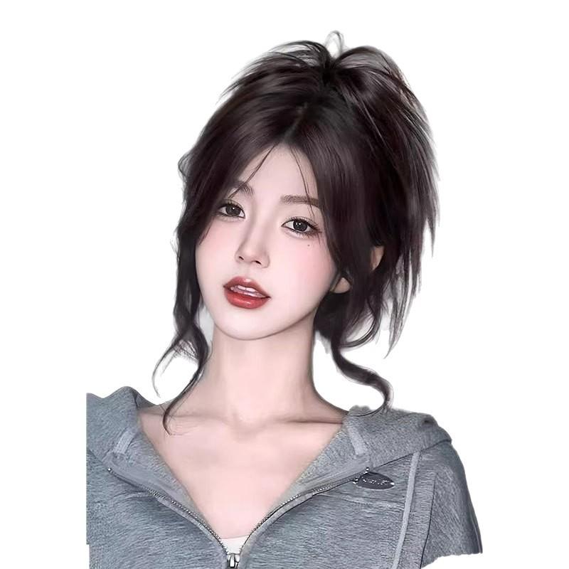 output: ・スタイル: 発束・対象: 女性・製法: 機械製・染色/パーマ: 不可・素材: 高温シルク・肌色: 全ての肌色に対応・顔型: 全ての顔型に対応・カラー: 黒茶色, 自然黒色, 深棕色, 浅棕色・カテゴリー: 付け毛/エクステ