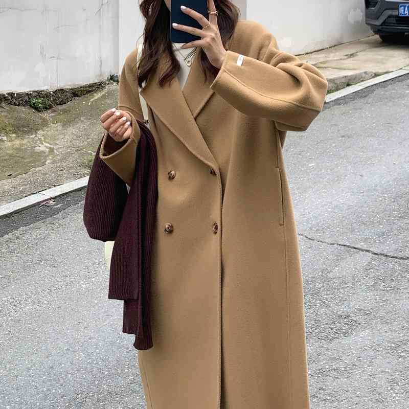 ・主な素材: 羊毛50%（含）-70%（不含）・柄: 無地・シルエット: ストレート・着丈: ロング丈（100cm超）・ネックライン: ラペル・袖丈: 長袖・カラー展開: 燕麦白、ブラック、キャメル・サイズ展開: S（45-60kg）、M（...