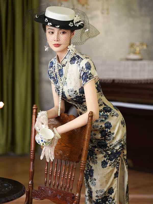 ・素材: 桑蚕糸、スパンデックス・旗袍の長さ: ロング・襟の形: ラウンドネック・合わせ: ストレート・袖丈: 五分袖・スリット: ミドル・柄: 花柄・色: マルチカラー・サイズ: M、L、XL、2XL、3XL、4XL・旗袍のタイプ: シン...