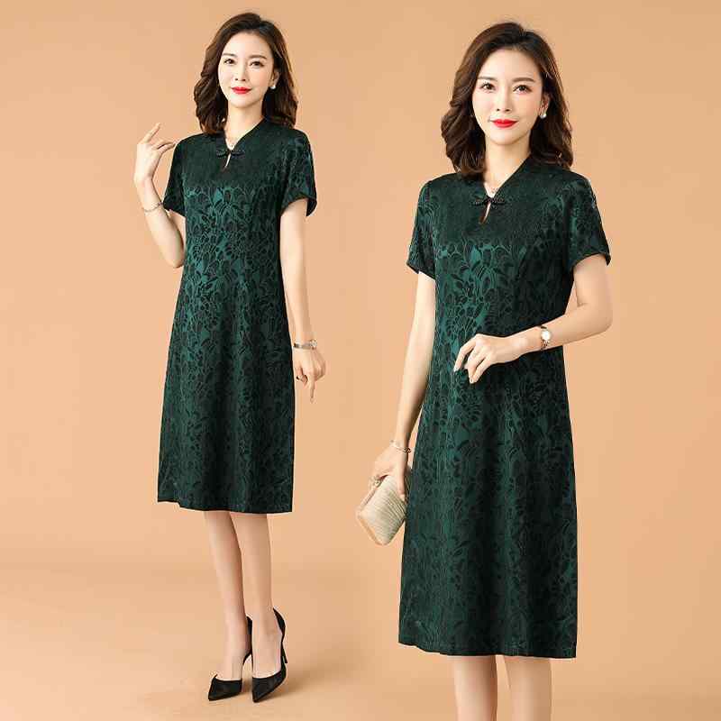 ・素材: 桑蚕丝、粘胶纤维・柄: 無地・製法: 提花・スタイル: ベーシック・組み合わせ: ワンピース・スカート丈: ミディアム・スカートタイプ: Aライン・ネックライン: Vネック・袖丈: 半袖・ウエスト: ミディアム・流行の要素: ジッ...