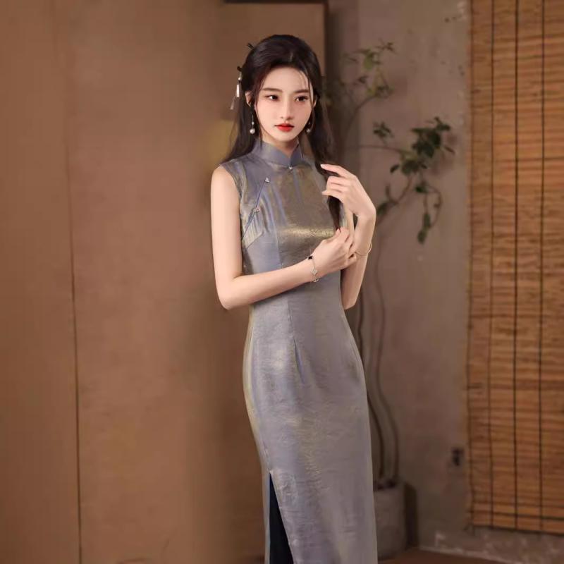 ・アイテム: チャイナドレス・素材: ポリエステル、スパンデックス混紡・旗袍の長さ: 長旗袍・襟のタイプ: 立ち襟・合わせ: 斜め・袖丈: ノースリーブ・スリット: ロースリット・スタイル: レトロ・対象年齢: 成人・スタイルの種類: 文芸...