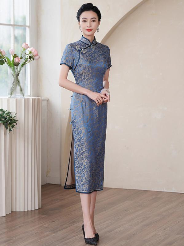 ・カテゴリ: 旗袍・素材: 桑蚕丝、人丝・生地: 交织桑蚕丝・旗袍の長さ: 长旗袍・襟の形: 立领・前立て: 斜め・袖丈: 三分袖・スリット: 低め・柄: ジャカード・カラー: ブルー・サイズ展開: M、L、XL、XXL、XXXL、XXXX...