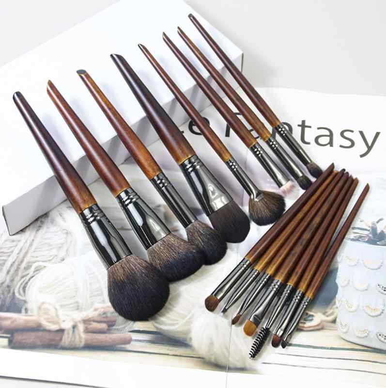 ・カテゴリ: 化粧ブラシ、リップブラシ、パウダーブラシ、ハイライトブラシ・セット本数: 15本・ブラシ素材: 羊毛、馬毛、人工繊維、動物毛・ブラシケース: バケツ型・柄の素材: 木・柄の仕様: ポータブル・毛の長さ: 約3.5cm・全長: ...