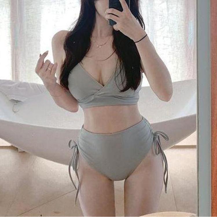 ・対象: 女性・対象年齢: 成人・柄: 無地、セクシー、クリーン・カップ: あり・ワイヤー: なし・主な素材: ナイロン82%・重量: 270g・裏地素材: ポリエステル92%・用途: 水中運動・カラー展開: ホワイト、グレー、ピンク、ネイ...
