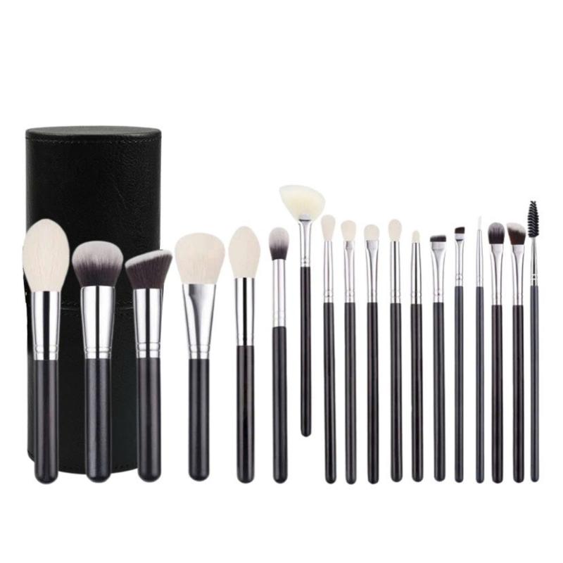 ・カテゴリ: 化粧ポーチ、化粧ブラシ、フェイスブラシ、アイシャドウブラシ、リップブラシ、眉ブラシ、ファンデーションブラシ、コンシーラーブラシ、ノーズシャドウブラシ、ひげブラシ、ハイライトブラシ・ブラシ本数: 18本・ブラシ素材: 動物毛・ブ...