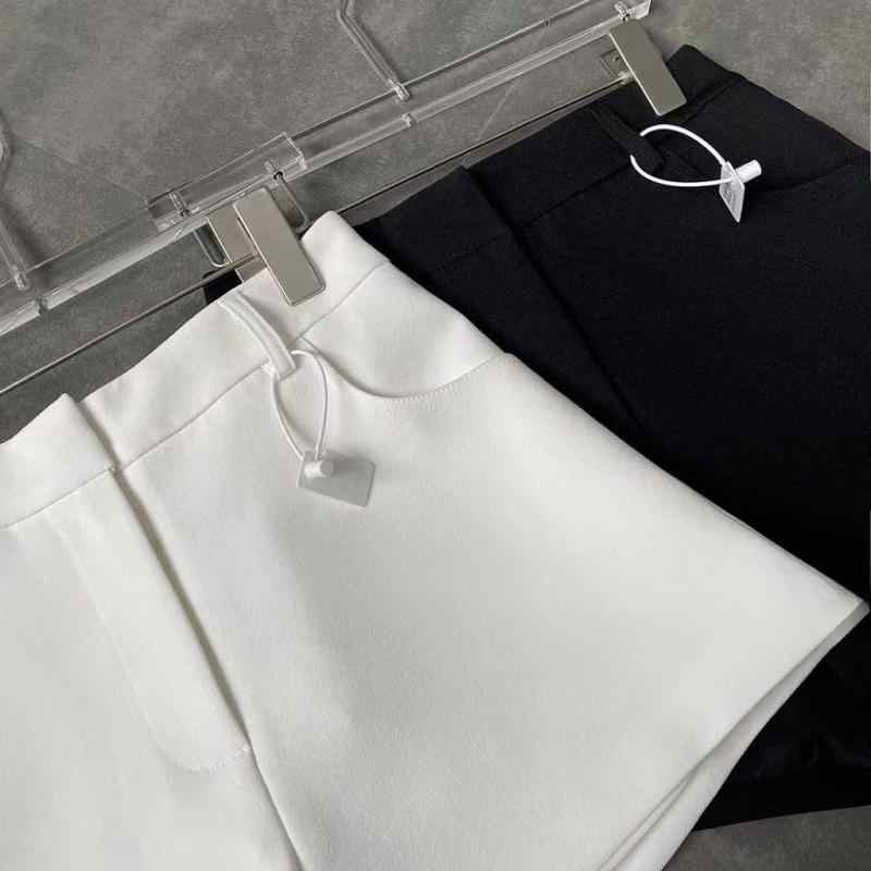 ・素材: 涤纶(聚酯纤维)・パンツ型: ワイドレッグ・パンツ丈: ショート・スタイル: 私服名媛、御姐风・カラー: ブラック、ホワイト・サイズ: S、M、L、XL・流行の要素: その他・主な素材の含有量: 30%以下・製品カテゴリ: カジュ...