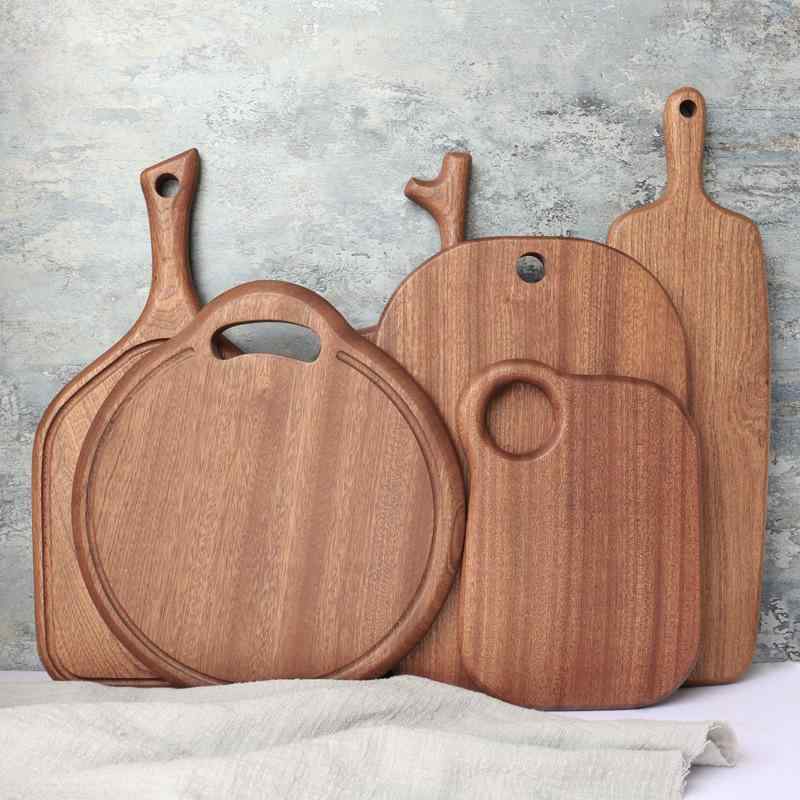 ・カテゴリ: まな板・素材: 烏檀木・形状: 不規則形・スタイル: 不規則・機能: 家庭用・サイズ展開: 小面包板26×17cm、大面包板33×19cm、大孔小号22×16cm、大孔大号32×17cm、側孔小方形25×16cm、歪把手牛排板...