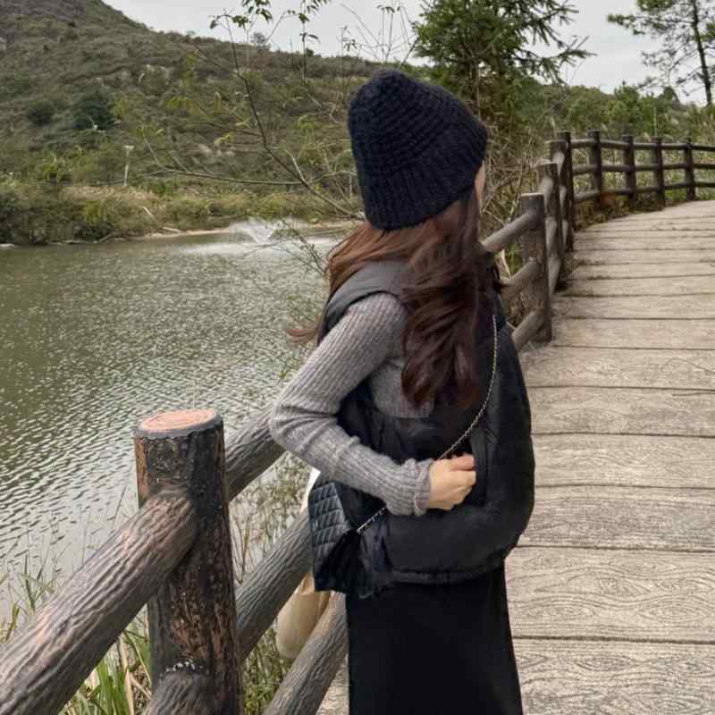 ・スタイル: 馬甲・着丈: ミドル丈(65cm超80cm以下)・襟型: スタンドカラー・柄: 無地・カラー: クリーム杏、ブラック・サイズ: M(50kg以下), L(50-55kg), XL(55-62.5kg), 2XL(62.5-70...