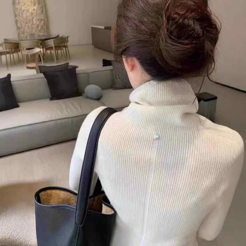 項目名: 素材値: 毛混紡、アクリル、スパンデックス 項目名: 厚さ値: 中厚 項目名: スタイル値: プルオーバー 項目名: 組み合わせ値: シングル 項目名: シルエット値: レギュラー 項目名: ネックライン値: ハイネック 項目名:...