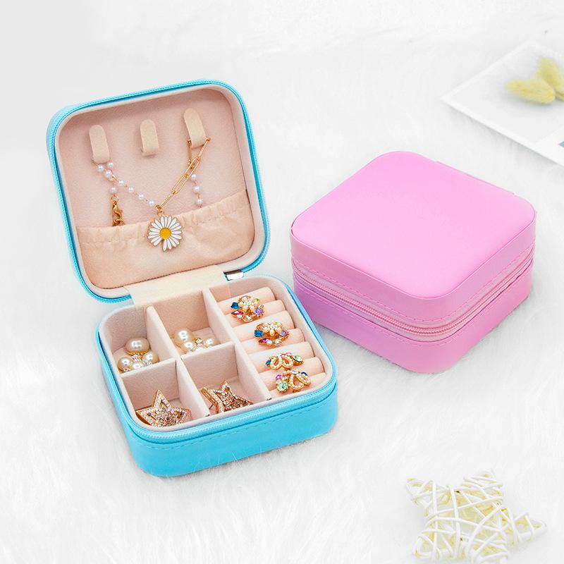 ・項目名: 素材・値: PU、珠粒绒・項目名: 用途・値: 饰品首饰收纳盒・項目名: カラー・値: PUピンク, PUライトブルー, PUオフホワイト, PUホワイト・項目名: サイズ・値: 10cm*10cm*5cm・項目名: 容量・値:...