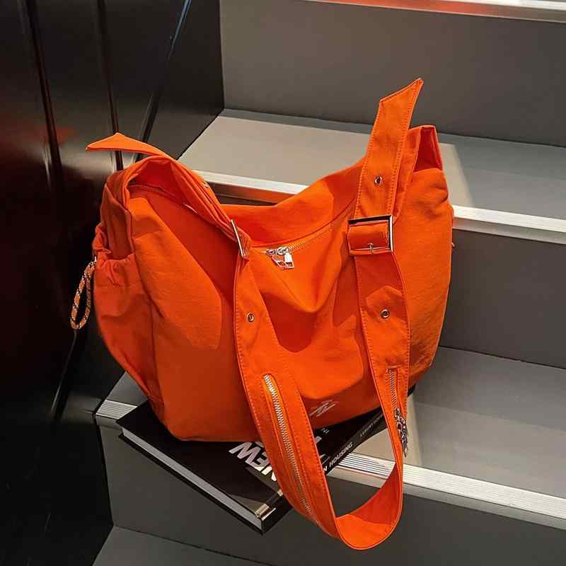 ・カラー: ブラック、カーキ、オレンジ・スタイル: ストリート・素材: 布・バッグのスタイル: 餃子型バッグ・バッグのサイズ: 大・流行の要素: ステッチ・裏地の質感: ポリエステル・バッグの形状: ダンプリング型・開閉方法: ファスナー・...