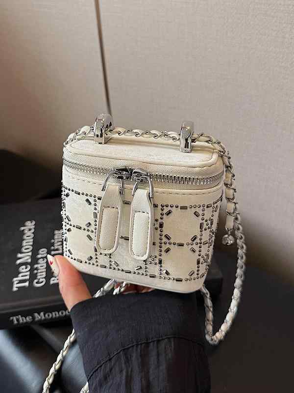 ・カラー: ホワイト、シルバー、ピンク、ブラック・スタイル: トレンド・素材: PU・バッグサイズ: スモール・利用シーン: デイリーユース・流行の要素: スタッズ、格子柄、ラインストーン、チェーン・裏地: ポリエステル・バッグ形状: 箱型...