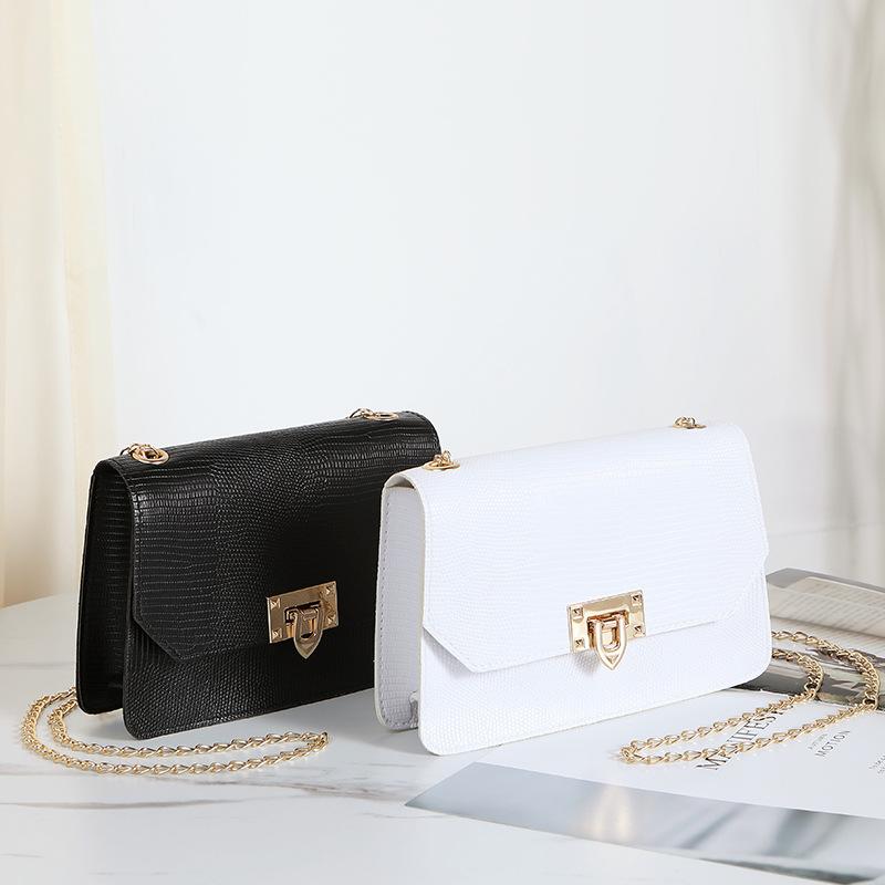 ・カラー: ブラック、ホワイト、ピンク、ブルー、ブラウン・スタイル: アーバンミニマル・素材: PU・バッグの形状: 横型・バッグのサイズ: スモール・トレンド: ロック・裏地: なし・開閉方式: ロック・硬さ: 普通・外ポケット: フラッ...