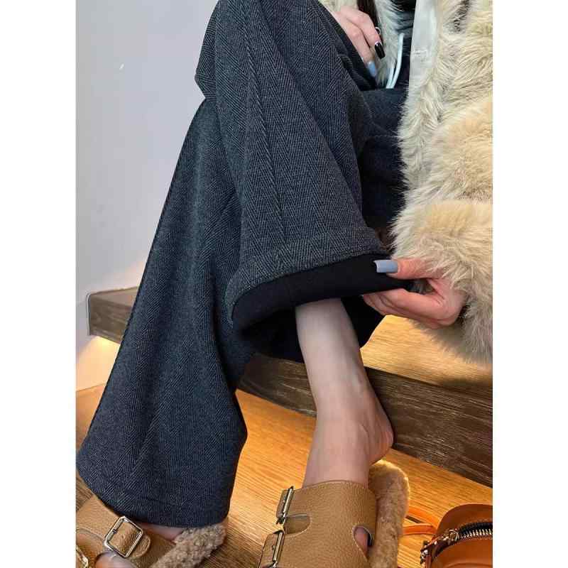 [ "・素材: ポリエステル繊維", "・スタイル: ストレートパンツ", "・パンツ型: ワイドレッグ", "・パンツ丈: ロング", "・ウエスト...