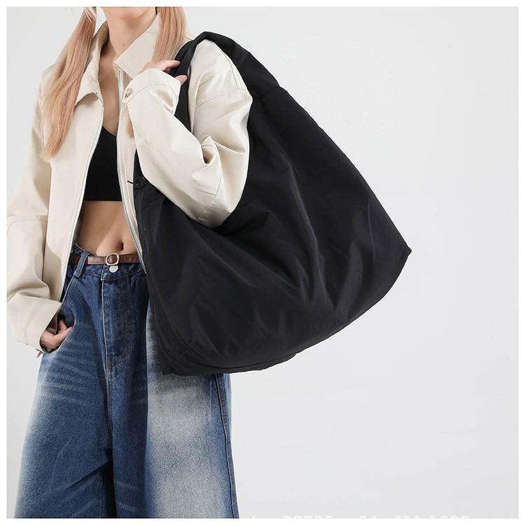 ・カラー: ブラック、カーキ、レッド、イエロー・スタイル: 都市シンプル・素材: 布・サイズ: 中・裏地: ポリエステル・形状: 横型・開閉方式: ファスナー・内ポケット: 携帯ポケット・外ポケット: 立体ポケット・硬さ: ソフト・肩紐: ...