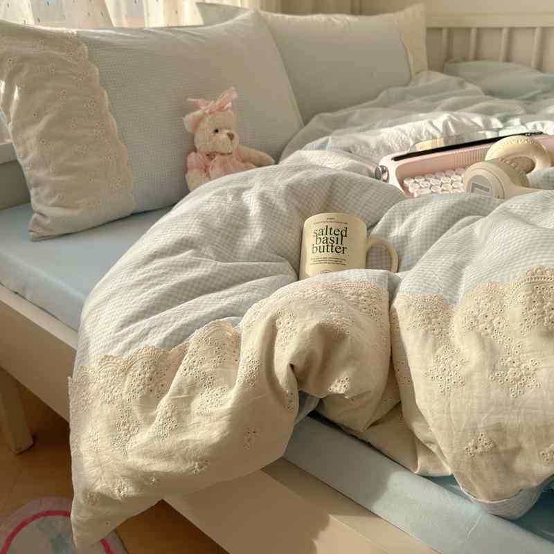 ・スタイル: 韓国スタイル・パターン: 無地・サイズ展開: 0.9m（学生用ベッド）, 1.5m, 1.8m, 2.0m・セット内容: 3点セット（0.9mベッド用）, 4点セット（1.5m/1.8m/2.0mベッド用）・種類: ベッドシー...