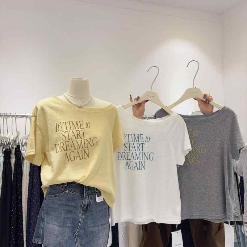 ・素材: 綿/綿・主な素材: 綿・パターン: その他・スタイル: オフショルダー・袖丈: 半袖・版型: ゆったり・ネックライン: オフショルダー・袖のタイプ: 通常・流行の要素: プリント・カラー: 白, グレー, 黄色・サイズ: S, M...